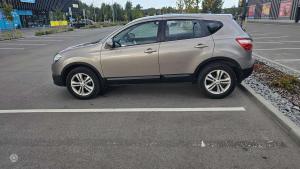 Brūns Nissan Qashqai 2013 Viļņa, ar dzinēja tilpumu 1.60 L un nobraukumu 208 tūkst. km par 4800 €, foto  vietnē AUTOMOTO.COM.LV