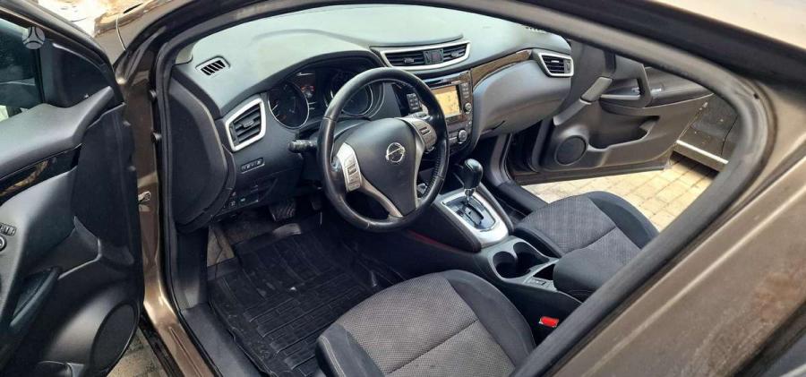 Brown Nissan Qashqai 2014 in Prienai, with an engine capacity of 1.60 L and mileage of 330 thousand km for 7950 €, photo 14 on AUTOMOTO.COM.LV
