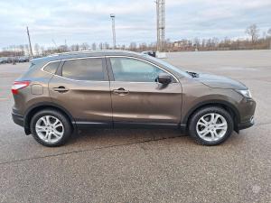 Brown Nissan Qashqai 2014 in Marijampole, with an engine capacity of 1.20 L and mileage of 142 thousand km for 6999 €, photo 3 on AUTOMOTO.COM.LV