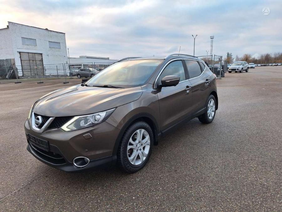 Brown Nissan Qashqai 2014 in Marijampole, with an engine capacity of 1.20 L and mileage of 142 thousand km for 6999 €, photo 4 on AUTOMOTO.COM.LV