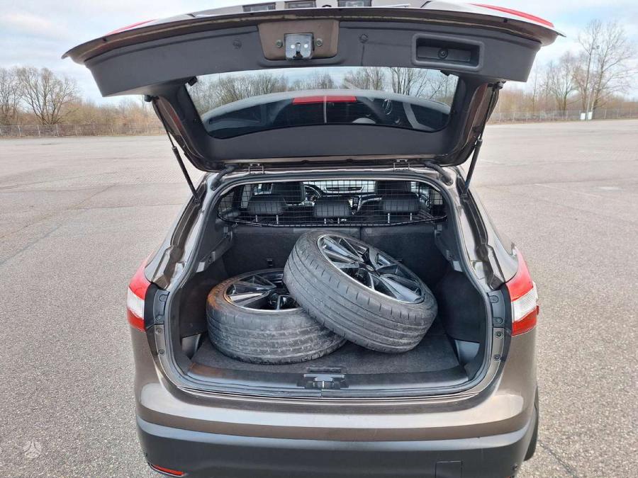 Brown Nissan Qashqai 2014 in Marijampole, with an engine capacity of 1.20 L and mileage of 142 thousand km for 6999 €, photo 14 on AUTOMOTO.COM.LV