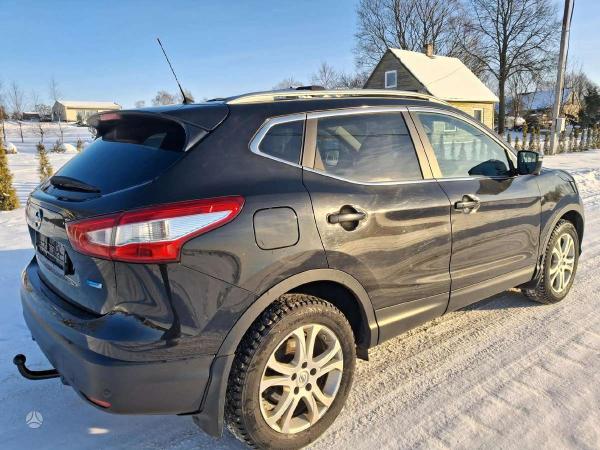 Brown Nissan Qashqai 2014 in Raseiniai, with an engine capacity of 1.46 L and mileage of 206 thousand km for 6999 €, photo 2 on AUTOMOTO.COM.LV
