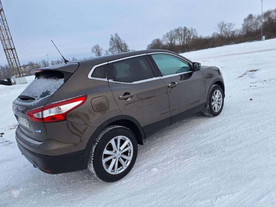 Brown Nissan Qashqai 2014 in Marijampole, with an engine capacity of 1.46 L and mileage of 219 thousand km for 7599 €, photo 6 on AUTOMOTO.COM.LV