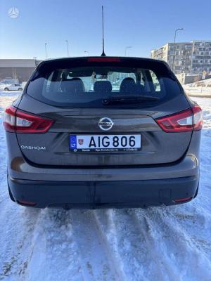 Brown Nissan Qashqai 2014 in Vilnius, with an engine capacity of 1.60 L and mileage of 170 thousand km for 7950 €, photo 5 on AUTOMOTO.COM.LV