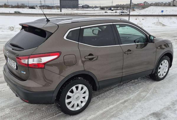 Brown Nissan Qashqai 2014 in Kaunas, with an engine capacity of 1.60 L and mileage of 127 thousand km for 10600 €, photo 9 on AUTOMOTO.COM.LV