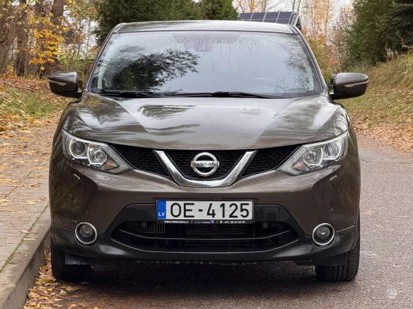 Brown Nissan Qashqai 2014 in Vilnius, with an engine capacity of 1.60 L and mileage of 230 thousand km for 5999 €, photo 1 on AUTOMOTO.COM.LV