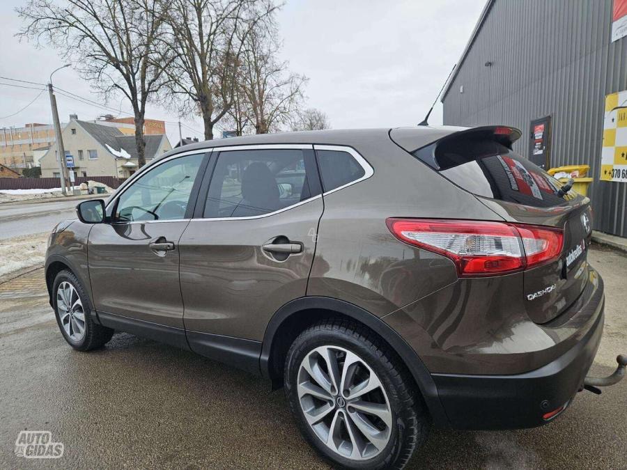 Brown Nissan Qashqai 2014 in Siauliai, with an engine capacity of 1.20 L and mileage of 176 thousand km for 7950 €, photo 5 on AUTOMOTO.COM.LV