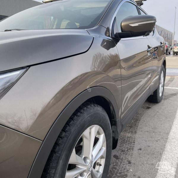 Brown Nissan Qashqai 2014 in Siauliai, with an engine capacity of 1.60 L and mileage of 170 thousand km for 7999 €, photo 9 on AUTOMOTO.COM.LV