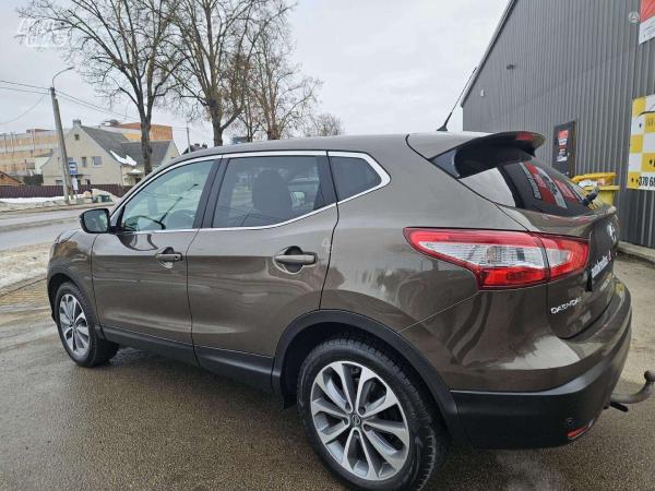 Brown Nissan Qashqai 2014 in Siauliai, with an engine capacity of 1.20 L and mileage of 176 thousand km for 7950 €, photo 5 on AUTOMOTO.COM.LV