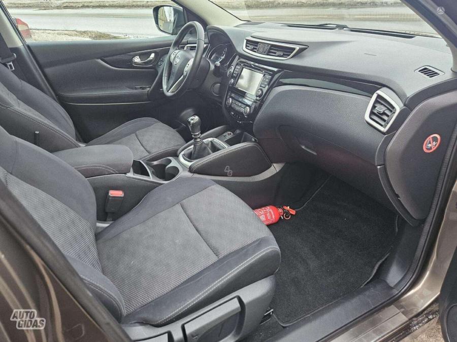 Brown Nissan Qashqai 2014 in Siauliai, with an engine capacity of 1.20 L and mileage of 176 thousand km for 7950 €, photo 13 on AUTOMOTO.COM.LV