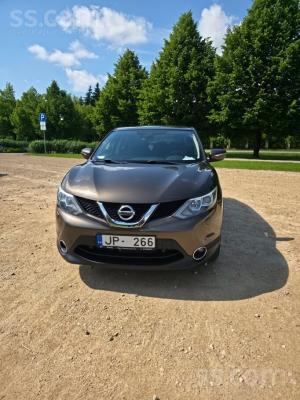 Brown Nissan Qashqai 2014 in Riga, with an engine capacity of 1.60 L and mileage of 135 thousand km for 8900 €, photo  on AUTOMOTO.COM.LV