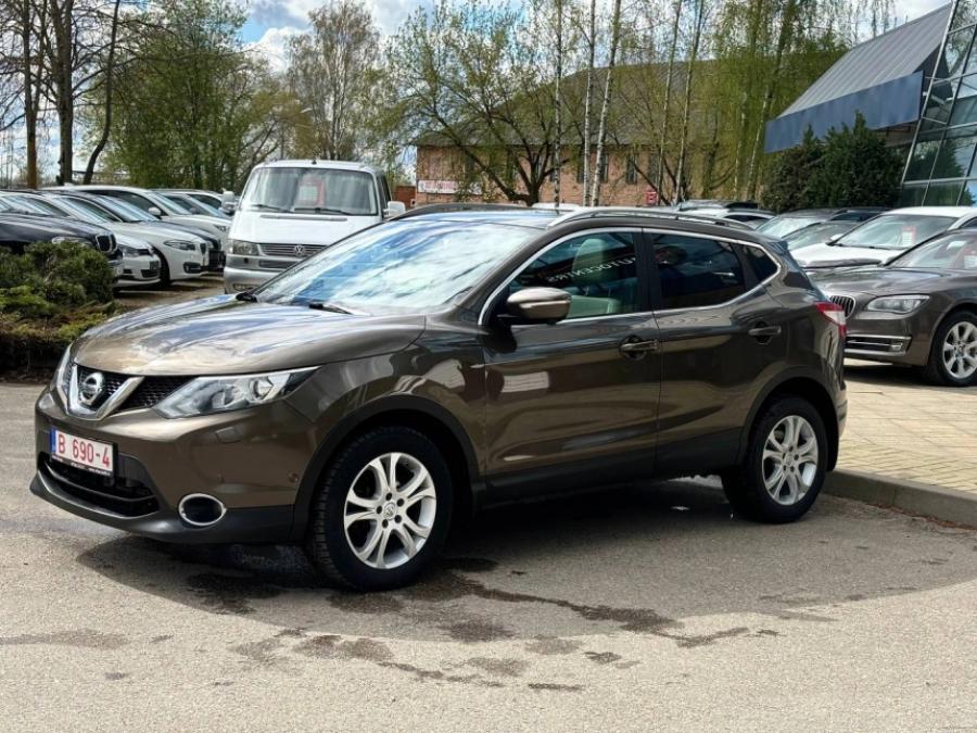 Brown Nissan Qashqai 2014 in Riga, with an engine capacity of 1.60 L and mileage of 179 thousand km for 11999 €, photo 4 on AUTOMOTO.COM.LV