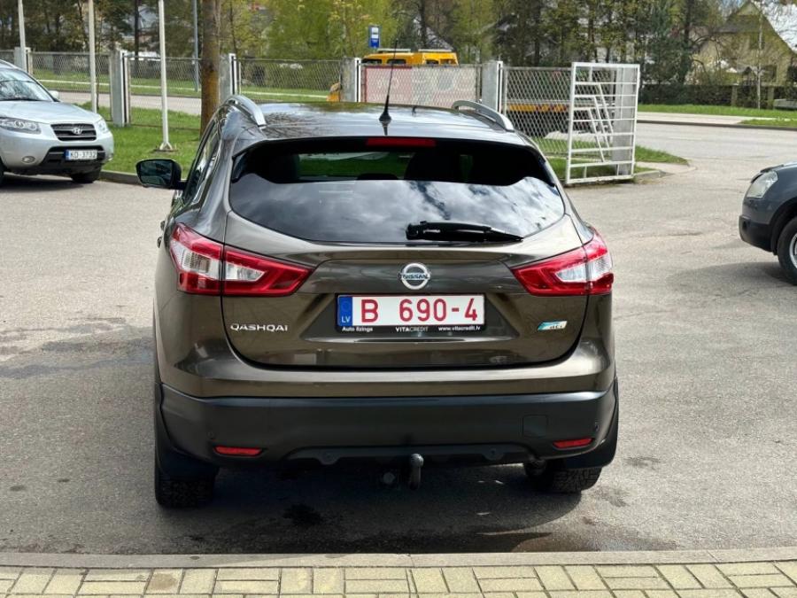 Brown Nissan Qashqai 2014 in Riga, with an engine capacity of 1.60 L and mileage of 179 thousand km for 11999 €, photo 6 on AUTOMOTO.COM.LV