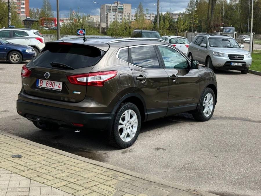 Brown Nissan Qashqai 2014 in Riga, with an engine capacity of 1.60 L and mileage of 179 thousand km for 11999 €, photo 8 on AUTOMOTO.COM.LV