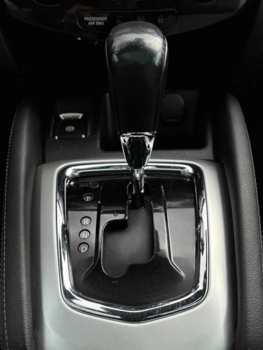 Brown Nissan Qashqai 2014 in Riga, with an engine capacity of 1.60 L and mileage of 179 thousand km for 11999 €, photo 16 on AUTOMOTO.COM.LV