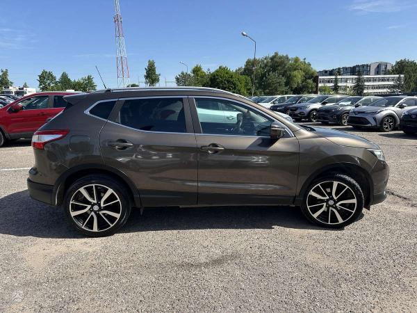Brown Nissan Qashqai 2014 in Alytus, with an engine capacity of 1.46 L and mileage of 170 thousand km for 9500 €, photo 5 on AUTOMOTO.COM.LV