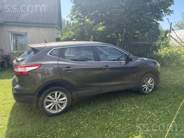 Brown Nissan Qashqai 2014 in Daugavpils, with an engine capacity of 1.60 L and mileage of 220 thousand km for 6200 €, photo 1 on AUTOMOTO.COM.LV