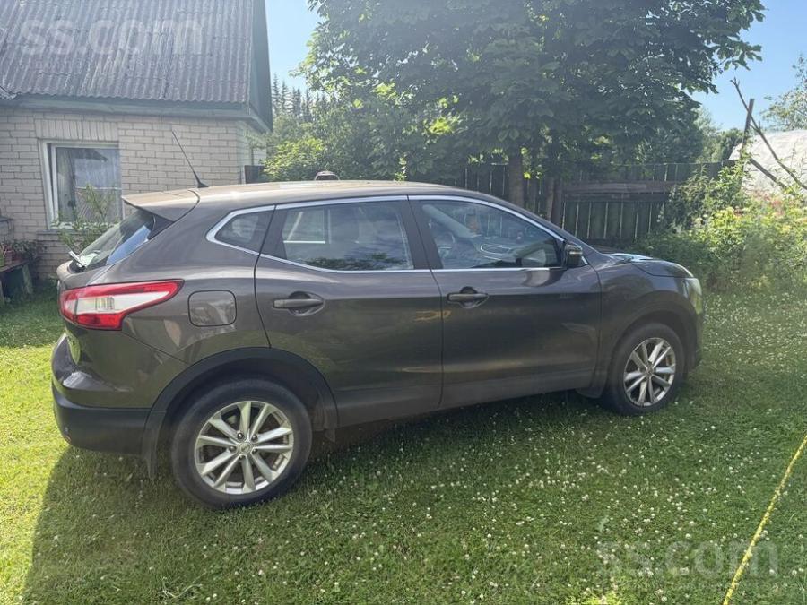 Brown Nissan Qashqai 2014 in Daugavpils, with an engine capacity of 1.60 L and mileage of 220 thousand km for 6200 €, photo 1 on AUTOMOTO.COM.LV