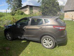 Brown Nissan Qashqai 2014 in Daugavpils, with an engine capacity of 1.60 L and mileage of 220 thousand km for 6200 €, photo 3 on AUTOMOTO.COM.LV