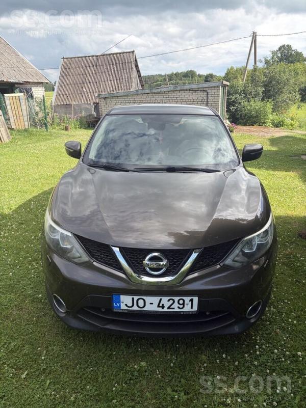 Brown Nissan Qashqai 2014 in Daugavpils, with an engine capacity of 1.60 L and mileage of 220 thousand km for 6200 €, photo 4 on AUTOMOTO.COM.LV