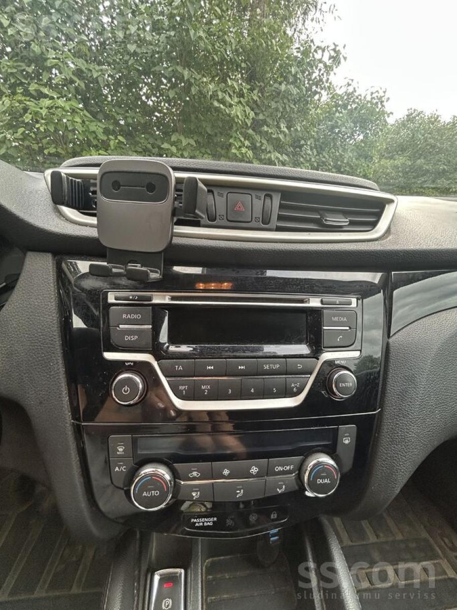 Brown Nissan Qashqai 2014 in Riga, with an engine capacity of 1.20 L and mileage of 163 thousand km for 8000 €, photo 7 on AUTOMOTO.COM.LV