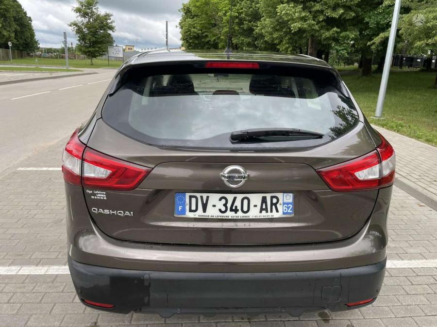Brown Nissan Qashqai 2014 in Taurage, with an engine capacity of 1.20 L and mileage of 142 thousand km for 5650 €, photo 7 on AUTOMOTO.COM.LV