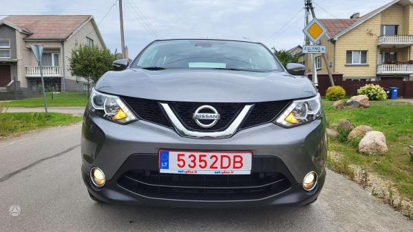 Brown Nissan Qashqai 2014 in Siauliai, with an engine capacity of 1.60 L and mileage of 196 thousand km for 7350 €, photo 3 on AUTOMOTO.COM.LV