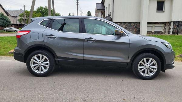 Brown Nissan Qashqai 2014 in Siauliai, with an engine capacity of 1.60 L and mileage of 196 thousand km for 7350 €, photo 6 on AUTOMOTO.COM.LV