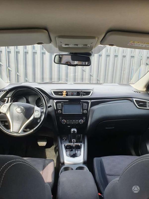Brown Nissan Qashqai 2014 in Vilnius, with an engine capacity of 1.60 L and mileage of 293 thousand km for 5200 €, photo 8 on AUTOMOTO.COM.LV