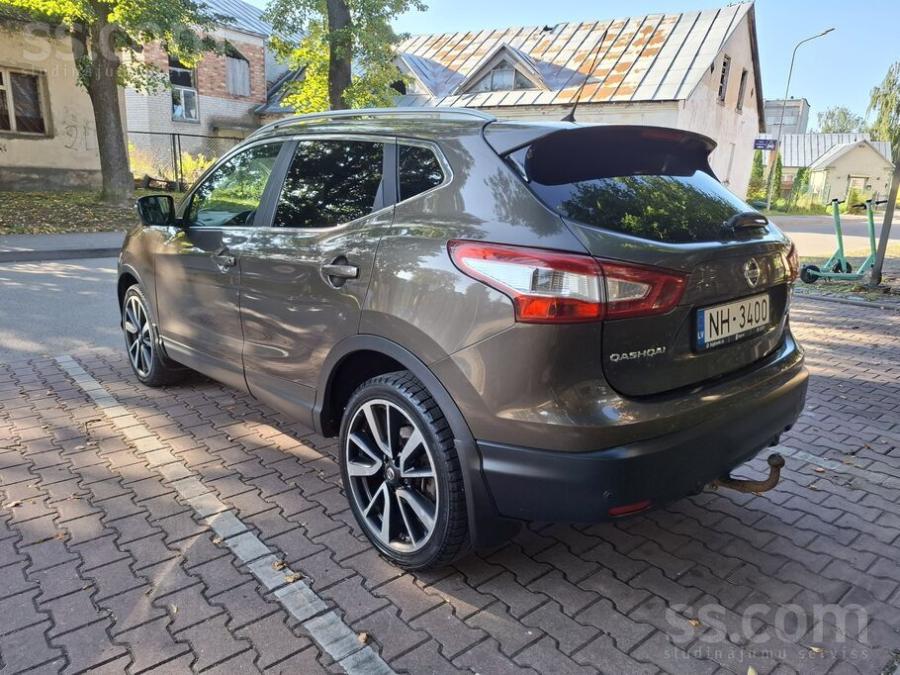 Brown Nissan Qashqai 2014 in Jekabpils, with an engine capacity of 1.60 L and mileage of 341 thousand km for 5100 €, photo 5 on AUTOMOTO.COM.LV
