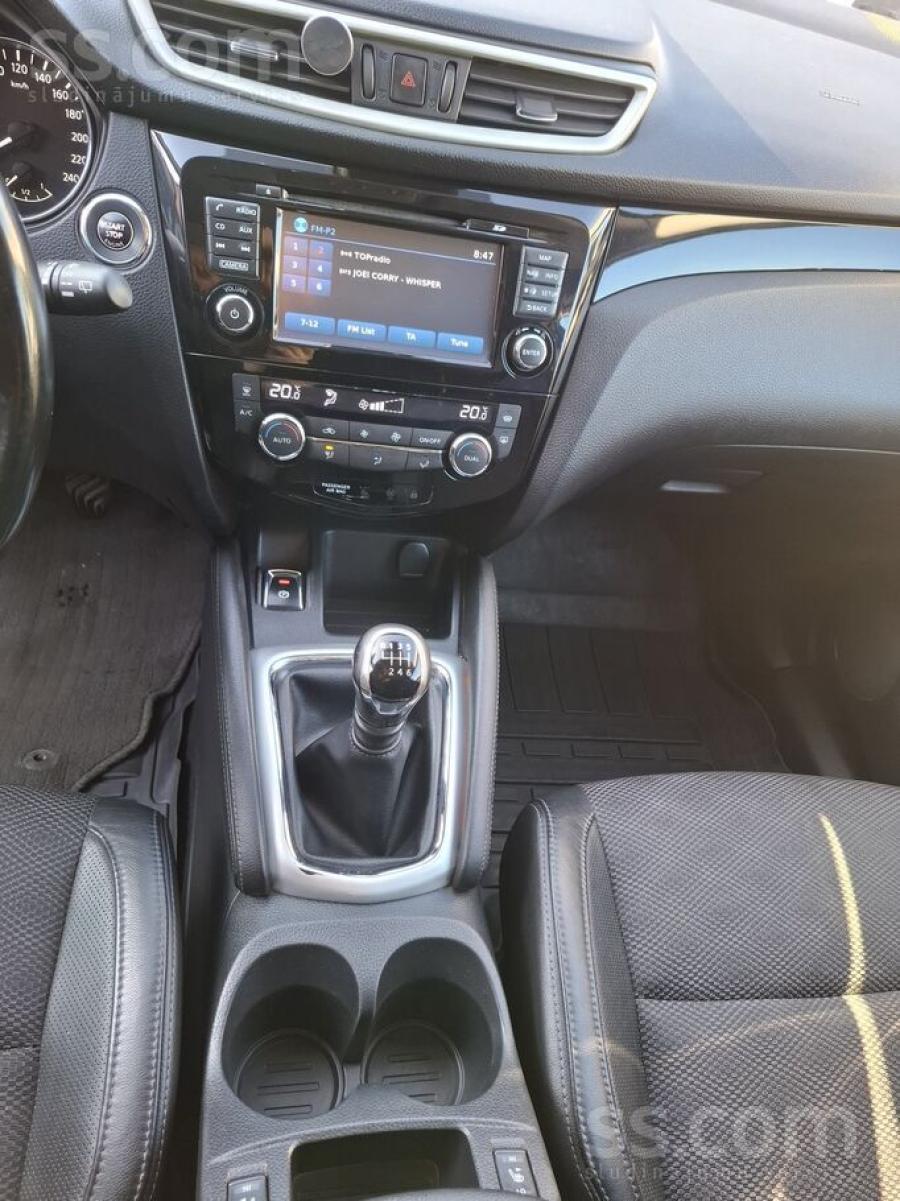 Brown Nissan Qashqai 2014 in Jekabpils, with an engine capacity of 1.60 L and mileage of 341 thousand km for 5100 €, photo 11 on AUTOMOTO.COM.LV