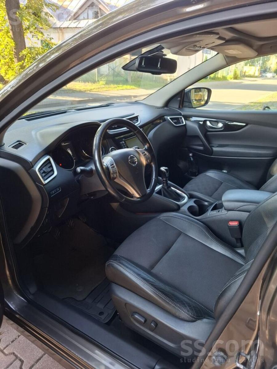 Brown Nissan Qashqai 2014 in Jekabpils, with an engine capacity of 1.60 L and mileage of 341 thousand km for 5100 €, photo 12 on AUTOMOTO.COM.LV