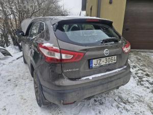 Brown Nissan Qashqai 2015 in Riga, with an engine capacity of 1.20 L and mileage of 185 thousand km for 4500 €, photo 2 on AUTOMOTO.COM.LV