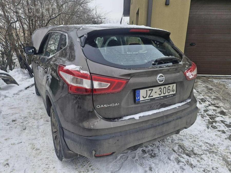 Brown Nissan Qashqai 2015 in Riga, with an engine capacity of 1.20 L and mileage of 185 thousand km for 4500 €, photo 2 on AUTOMOTO.COM.LV