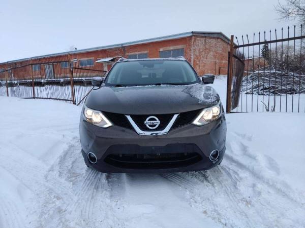 Brown Nissan Qashqai 2015 in Ukmerge, with an engine capacity of 1.20 L and mileage of 230 thousand km for 7750 €, photo 1 on AUTOMOTO.COM.LV