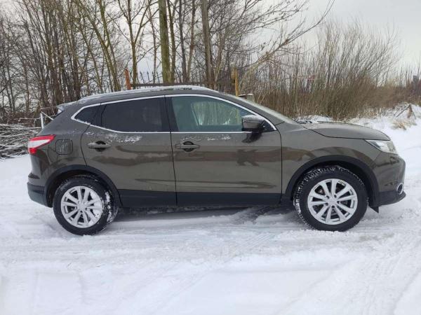 Brown Nissan Qashqai 2015 in Ukmerge, with an engine capacity of 1.20 L and mileage of 230 thousand km for 7750 €, photo 2 on AUTOMOTO.COM.LV