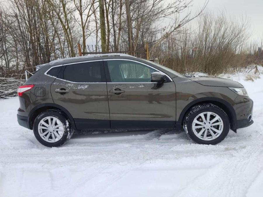 Brown Nissan Qashqai 2015 in Ukmerge, with an engine capacity of 1.20 L and mileage of 230 thousand km for 7750 €, photo 2 on AUTOMOTO.COM.LV