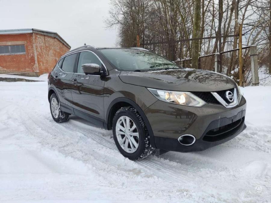 Brown Nissan Qashqai 2015 in Ukmerge, with an engine capacity of 1.20 L and mileage of 230 thousand km for 7750 €, photo 4 on AUTOMOTO.COM.LV