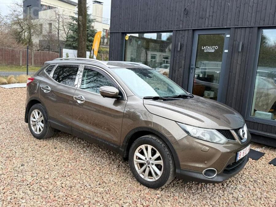 Brown Nissan Qashqai 2015 in Riga, with an engine capacity of 1.50 L and mileage of 180 thousand km for 6700 €, photo 3 on AUTOMOTO.COM.LV