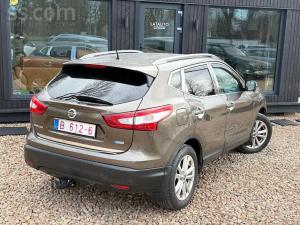 Brown Nissan Qashqai 2015 in Riga, with an engine capacity of 1.50 L and mileage of 180 thousand km for 6700 €, photo 5 on AUTOMOTO.COM.LV