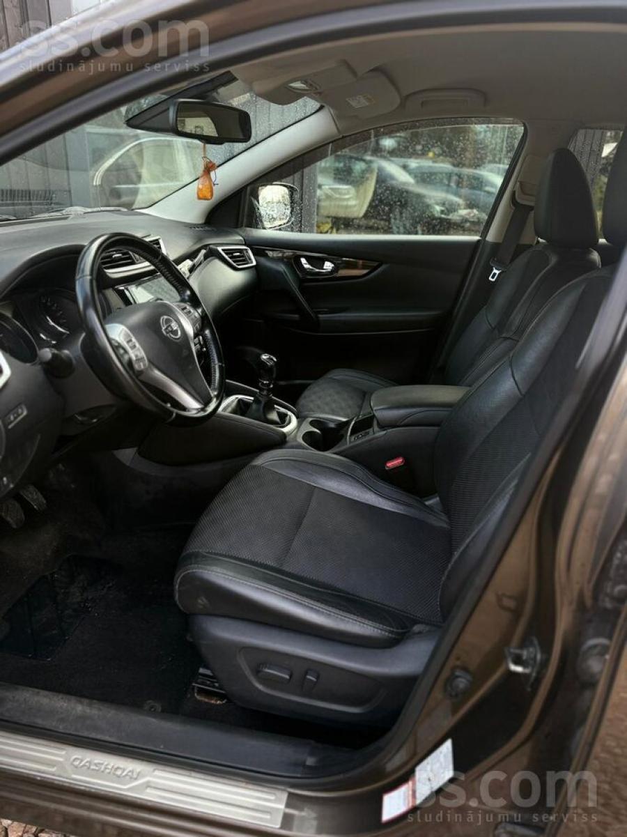 Brown Nissan Qashqai 2015 in Riga, with an engine capacity of 1.50 L and mileage of 180 thousand km for 6700 €, photo 18 on AUTOMOTO.COM.LV