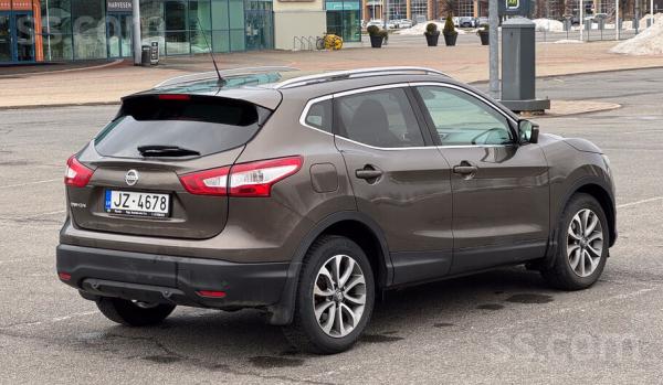 Brūns Nissan Qashqai 2015 Rīga, ar dzinēja tilpumu 1.60 L un nobraukumu 184 tūkst. km par 8870 €, foto 5 vietnē AUTOMOTO.COM.LV