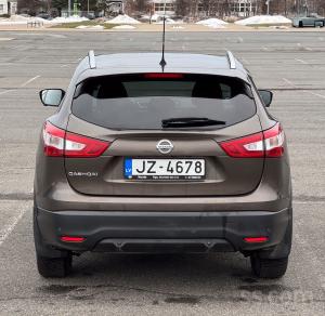 Brūns Nissan Qashqai 2015 Rīga, ar dzinēja tilpumu 1.60 L un nobraukumu 184 tūkst. km par 8870 €, foto 7 vietnē AUTOMOTO.COM.LV