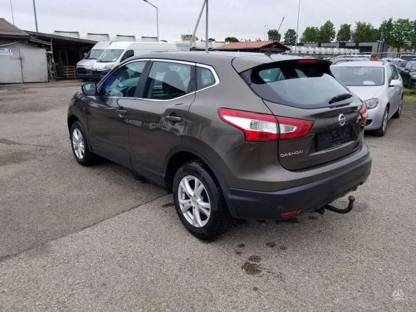 Brown Nissan Qashqai 2015 in Kaunas, with an engine capacity of 1.20 L and mileage of 209 thousand km for 5999 €, photo 8 on AUTOMOTO.COM.LV