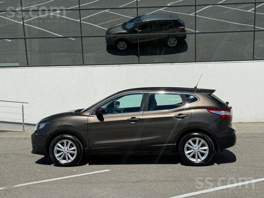 Brown Nissan Qashqai 2015 in Riga, with an engine capacity of 1.50 L and mileage of 209 thousand km for 6700 €, photo 3 on AUTOMOTO.COM.LV