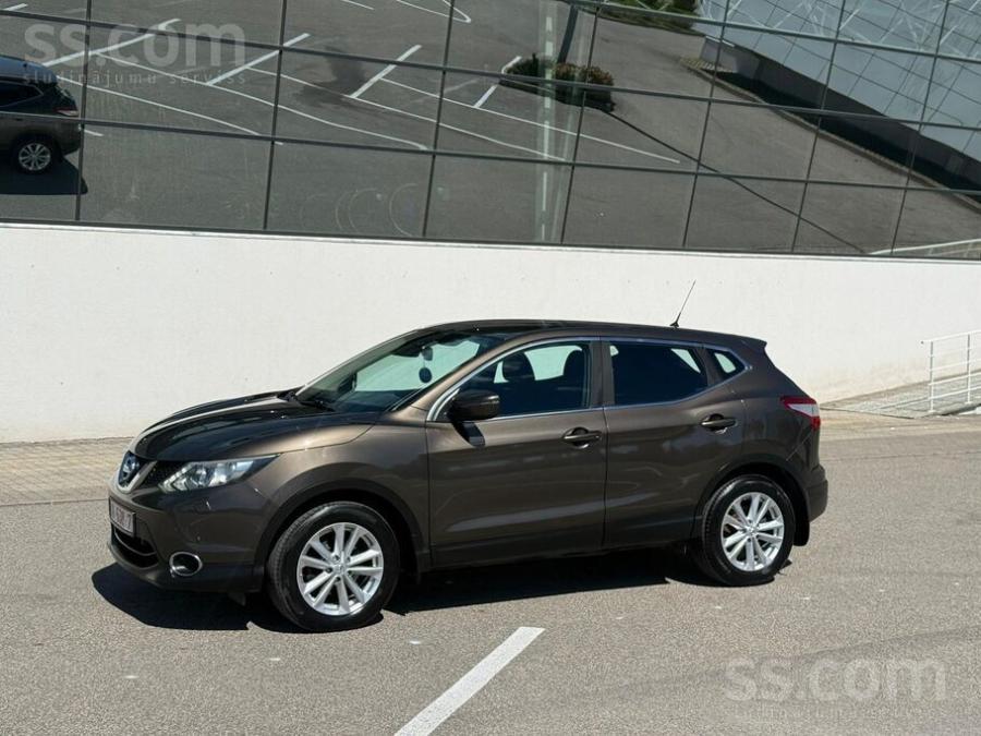 Brown Nissan Qashqai 2015 in Riga, with an engine capacity of 1.50 L and mileage of 209 thousand km for 6700 €, photo 4 on AUTOMOTO.COM.LV
