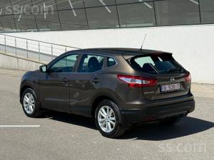 Brown Nissan Qashqai 2015 in Riga, with an engine capacity of 1.50 L and mileage of 209 thousand km for 6700 €, photo 6 on AUTOMOTO.COM.LV