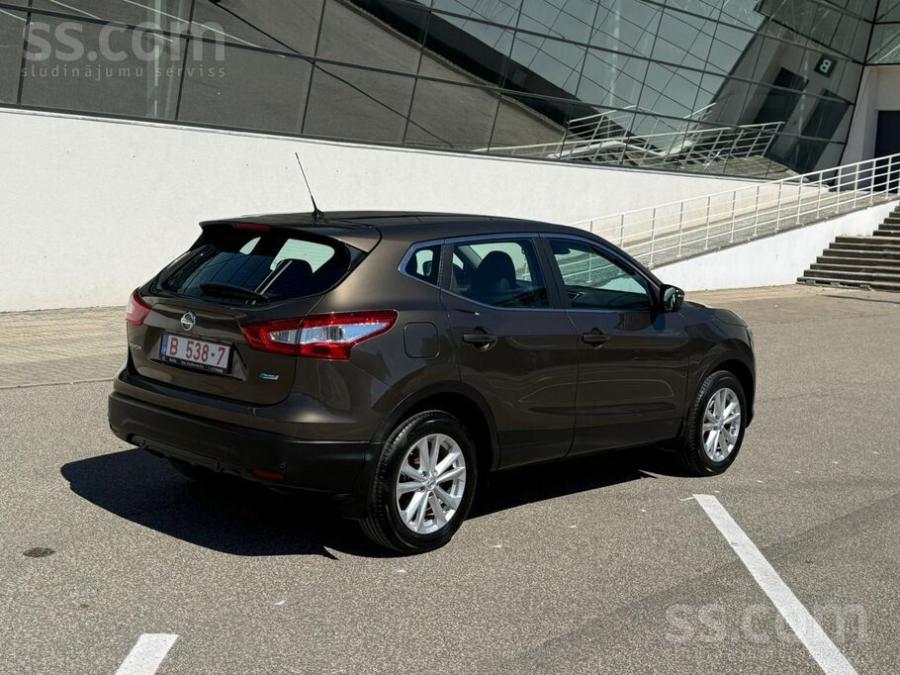 Brown Nissan Qashqai 2015 in Riga, with an engine capacity of 1.50 L and mileage of 209 thousand km for 6700 €, photo 8 on AUTOMOTO.COM.LV