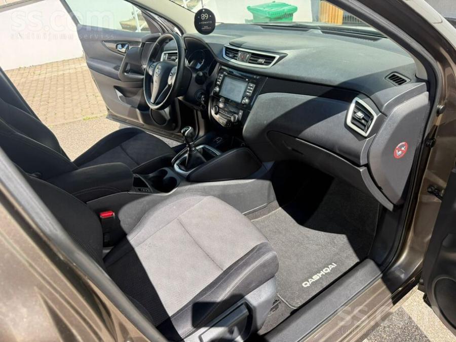 Brown Nissan Qashqai 2015 in Riga, with an engine capacity of 1.50 L and mileage of 209 thousand km for 6700 €, photo 17 on AUTOMOTO.COM.LV