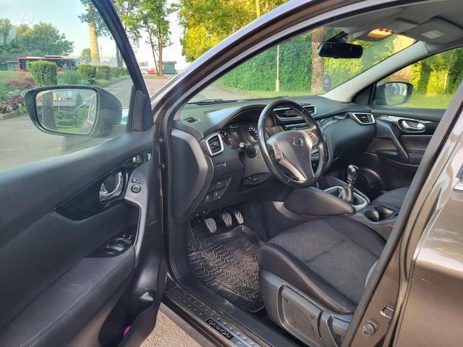 Brown Nissan Qashqai 2015 in Kaunas, with an engine capacity of 1.46 L and mileage of 179 thousand km for 7500 €, photo 8 on AUTOMOTO.COM.LV